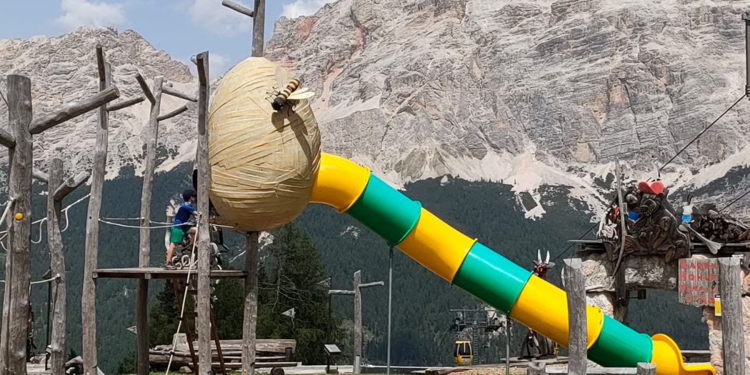 Viaggiare con bambini tra bellissimi parchi giochi del mondo
